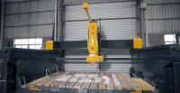 China Xianda 5 Axis CNC Bridge Saw Stone Cutting Machine 3200x2000mm 26KW for sale