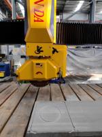 China 4 Axis CNC Bridge Saw Stone Cutting Machine 3200x2000mm Worktable 15kw for Granite Marble Quartz for sale