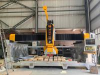 China 5 Axis CNC Granite Marble Tile Cutter Bridge Saw Machine 3200x2000mm Italy Software for sale