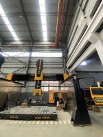 China 5-Axis CNC Router Bridge Saw Cutting Machine with 5-Axis Simultaneous Control, 20 kW BT40 Spindle, and Hybrid Table Design for sale