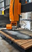 China 5 Axis Bridge Saw Cutting Machine with 15kw Main Power and Automatic Table Movement for sale