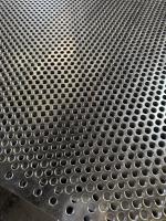 China Stainless Steel Anti Slip Safety Grating Fence Partition 10mm Aperture 1.5mm Thick for sale