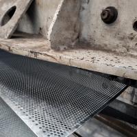 China 2mm Thick Galvanized Perforated Steel Grating Mesh For Shelf Decking for sale