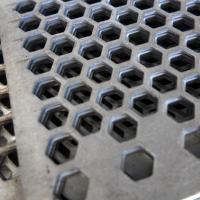 China Galvanized Steel Hexagonal Honeycomb Perforated Metal Sheet 1220x2550mm 1.5mm Thick for sale