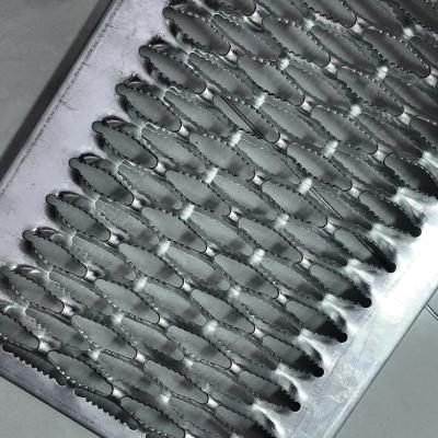 China Anti Slip Strip Grip Strut Safety Grating  Galvanized Material Customizable Sizes for sale