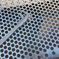 China 2mm Thick 304 Stainless Steel Perforated Panel for Feed Hammer Mill 1220x2440mm for sale