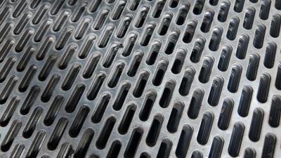 China Anti-Rust Galvanized Oblong Hole Perforated Metal Sheet Mesh for sale