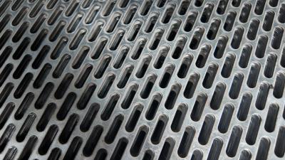 China Galvanized Oblong Slot Perforated Mesh Punching Screen For Construction for sale