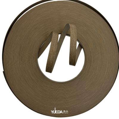 China YUEDA A1106 Brown Wood Grain Edge Banding 22mm x 0.5mm Moisture Resistant for Furniture for sale