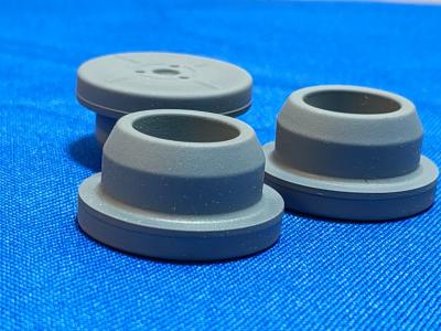 China Wash-Free Sterile Butyl Rubber Stopper 13mm 20mm 28mm 32mm for Pharmaceutical Glass Vial Injectable for sale