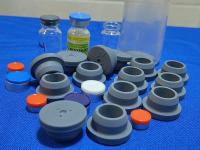 China Bromo Butyl Rubber Stoppers 28mm 32mm EO Sterilized for Glass Injection Vials for sale