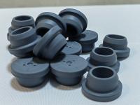 China Chlorobutyl Medical Rubber Stopper 13mm 20mm 28mm 32mm for Pharmaceutical Glass Vials for sale