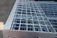 China 25x3 Galvanised Steel Grating 30mm 40mm Expanded Metal Grating for sale