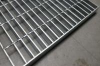 China 25x3 Galvanised Steel Grating 30mm 40mm Expanded Metal Grating for sale