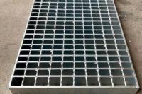 China Hot Dipped Galvanised Grating 30*100 Aluminum Floor Grating for sale
