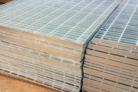 China Carbon Steel Serrated Galvanized Grating 25x3 Serrated Steel Bar Grating for sale