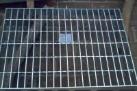 China Customized Serrated Steel Grating Hot Dipped Galvanized Metal Bar Grating for sale