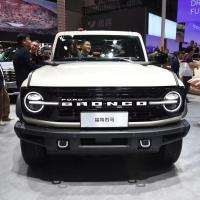 China Affordable 5-Seat Luxury SUV Car Ford Bronco 2.3T 10AT 5 Door 5 Seats Off-Road SUV for sale