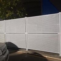China Workshop Isolation Sheet Warehouse Fence Punching Plate Perforated Metal Fence for sale