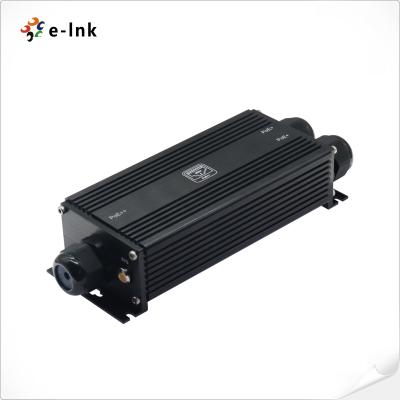 China Industrial PoE Extender IP67 Waterproof 1 in 2 Out Gigabit 100m 802.3bt for sale