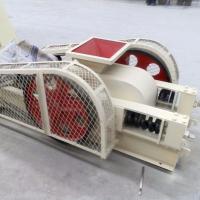 China Fine Industrial Diesel Double Teeth Roller Crusher for Glass Rock Stone Crushing for sale