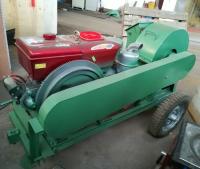 China Less Than 300mm Feeding Size Mobile Wood Chipper Hammer Mill Crusher Herbal Grinder for sale