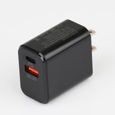 China PD Port QC3.0 Port 9V 2A USB Adapter Portable With Dual USB for sale
