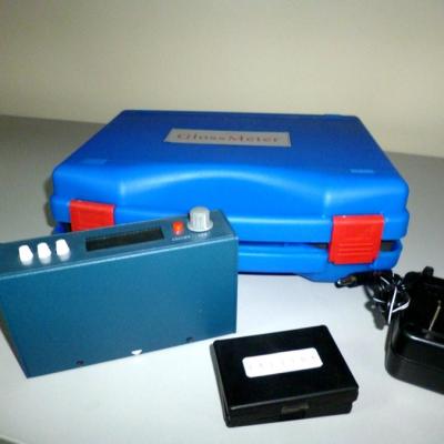 China ISO-7668 Compliant 2000 GU Tri-Angle Gloss Meter with 20°/60°/85° Angles for Paint and Surface Measurement for sale