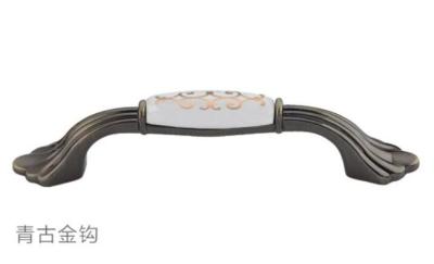 China Scratch Resistant Kitchen Cabinet And Drawer Handles Furniture Hardware Parts for sale
