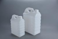 China 2L Plastic Jerry Can With Tight Head And Screw Lid 160g Tare Weight 2mm Wall Thickness for sale