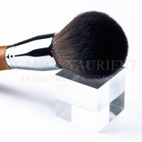 China Metal Ferrule Fluffy Powder Makeup Brush Original FSC Wooden Handle for sale