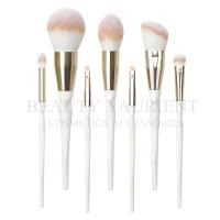 China Deluxe White 7 Piece Makeup Brush Set Ultra Soft Fiber Hair Facial Brush Kit for sale