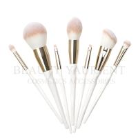 China Deluxe White 7 Piece Makeup Brush Set Ultra Soft Fiber Hair Facial Brush Kit for sale