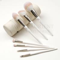 China Deluxe White 7 Piece Makeup Brush Set Ultra Soft Fiber Hair Facial Brush Kit for sale