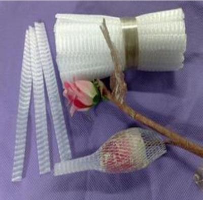 China PE Material Protective Netting Sleeve Tasteless 1CM Width For Rose Flower for sale