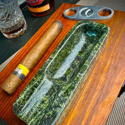 China Natural Green Marble Ashtray Luxury Stone Customized For Home Smoking for sale