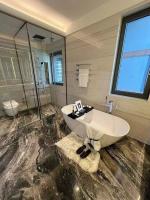 China Multi Functional Venetian Brown Marble Italian Marble Slab For Flooring Applications for sale