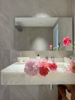 China Brazil Blanco Crisyallo High End Marble Residential White Luxury Marble And Granite for sale