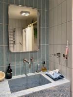 China Luxury Blue Crystal Marble Washbasin | Sapphire Blue Vanity for Premium Bathrooms for sale