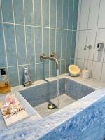 China Luxury Blue Crystal Marble Washbasin | Sapphire Blue Vanity for Premium Bathrooms for sale
