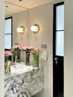 China Cold Emerald Jade Marble Bathroom Washbasin | Ice Green Translucent Vanity for sale