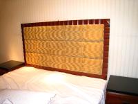 China Gelaimei Hotel Guest Room Furniture Hardwood Frame Bed Wood Veneer Finish for sale