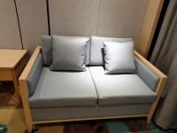 China Fabric Upholstery Hotel Room Sofa Solid Wood Frame Sofa 1600*900*820mm 2 Seaters for sale