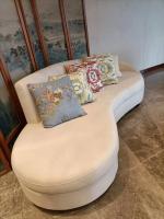 China ISO18001 Standard Hotel Room Sofa Curved Tufted White Sofa 2200*900*800mm for sale