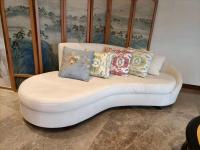 China ISO18001 Standard Hotel Room Sofa Curved Tufted White Sofa 2200*900*800mm for sale