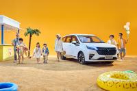 China Wuling Jiachen Lithium Battery Hybrid Electric Car with 5-door 7-seat Body Structure for sale