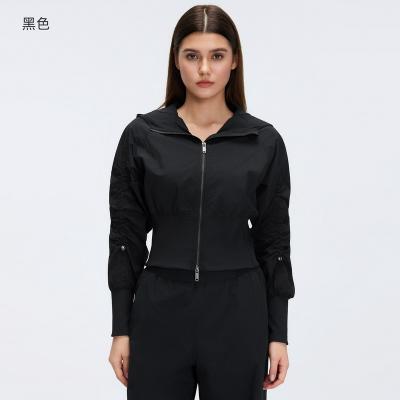 China Women's Lightweight White Hooded Windbreaker Jacket 100% Nylon 77g Drawstring Sleeves for sale