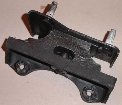 China 5682515 Transmission Parts Transmission Mount for sale
