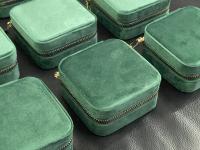 China Green Velvet Travel jewelry box organizer jewelry box women gift velvet jewelry box for sale