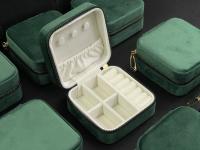 China Green Velvet Travel jewelry box organizer jewelry box women gift velvet jewelry box for sale